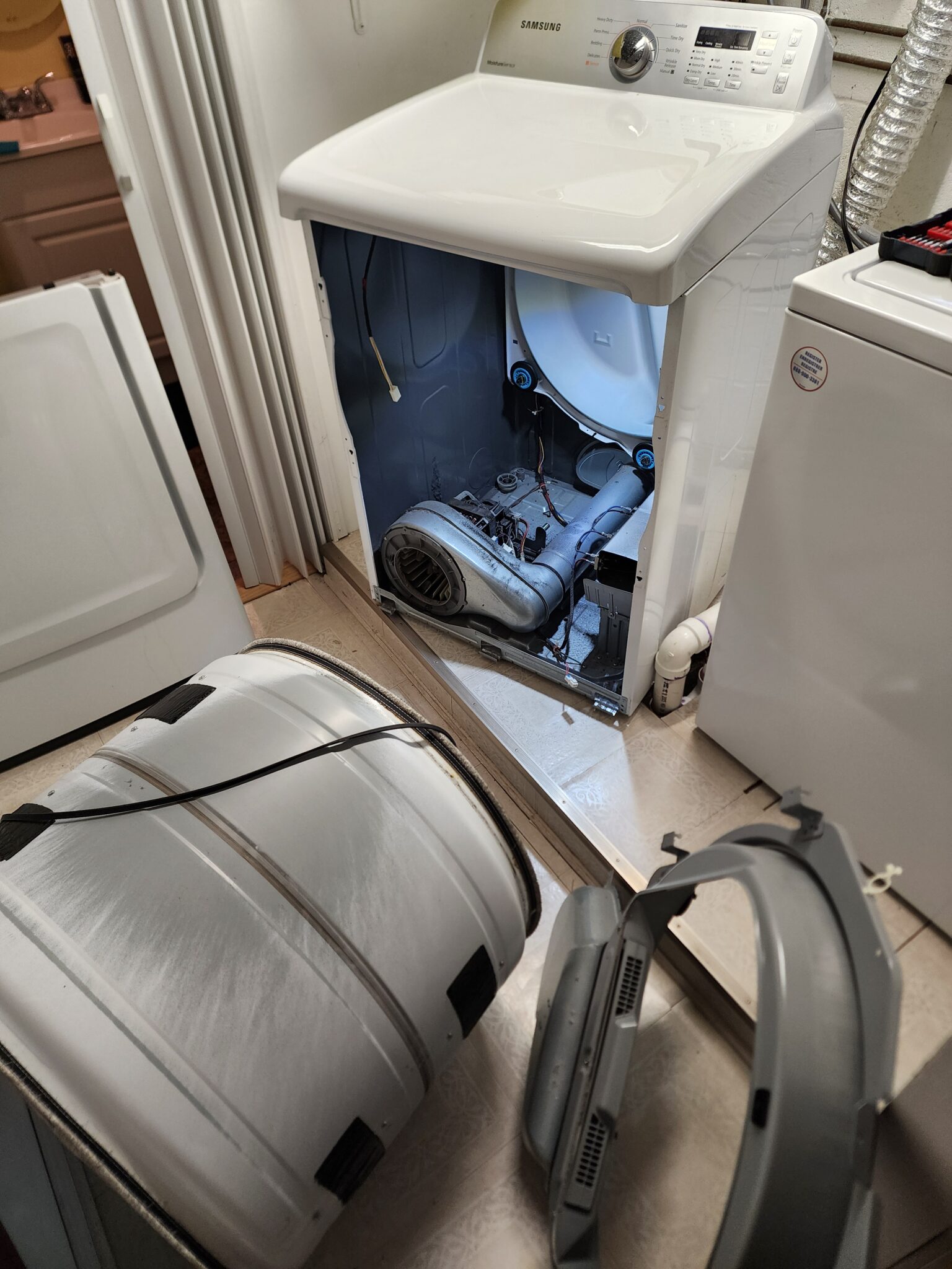 How to Avoid Soap Residue on Clothes from a Washing Machine