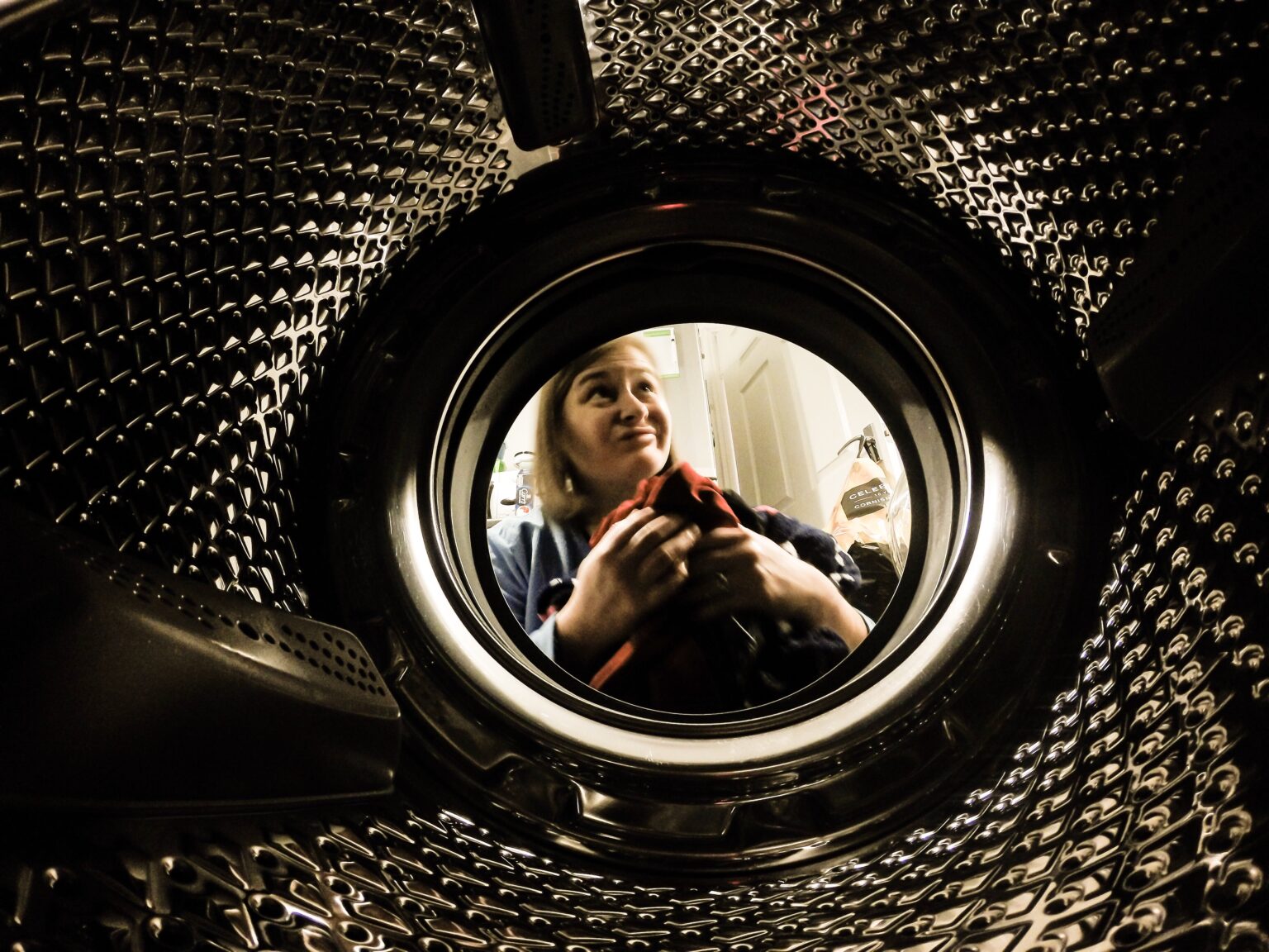 How to Avoid Soap Residue on Clothes from a Washing Machine