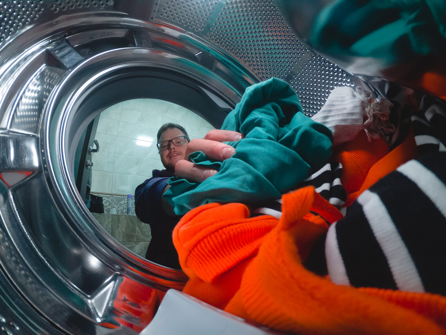 How to Avoid Soap Residue on Clothes from a Washing Machine